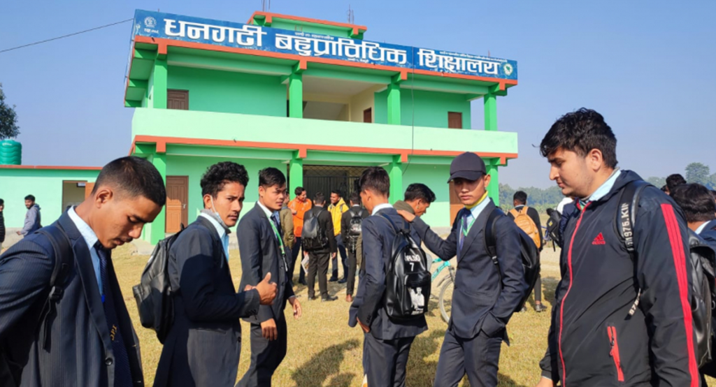 धनगढी पोलिटेक्नीकल इन्स्टिच्यूटमा विद्यार्थीद्धारा तालाबन्दी